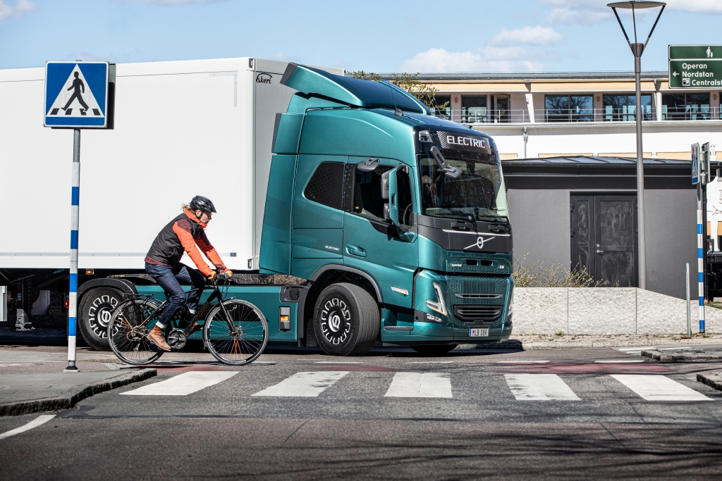 New safety system from Volvo Trucks to detect road users in the blind ...